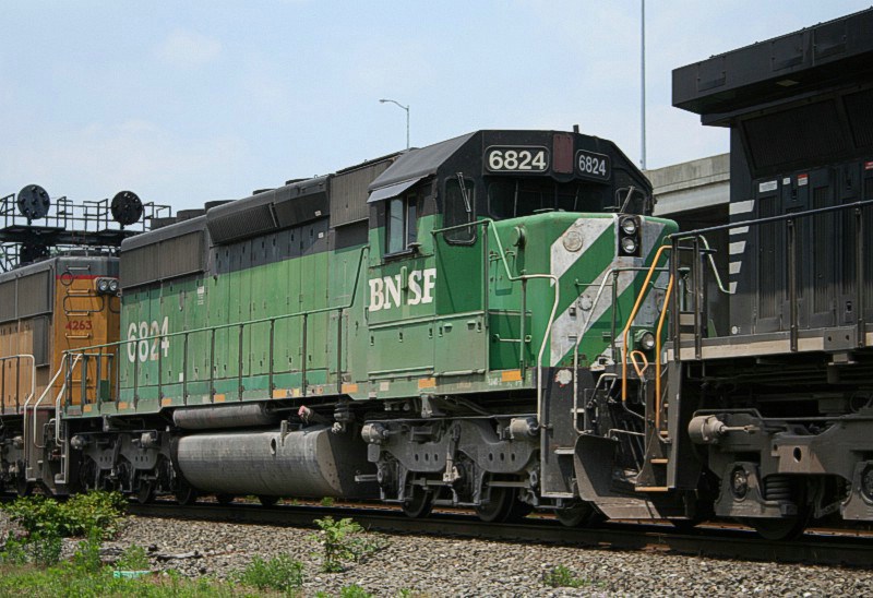 BNSF 6824
